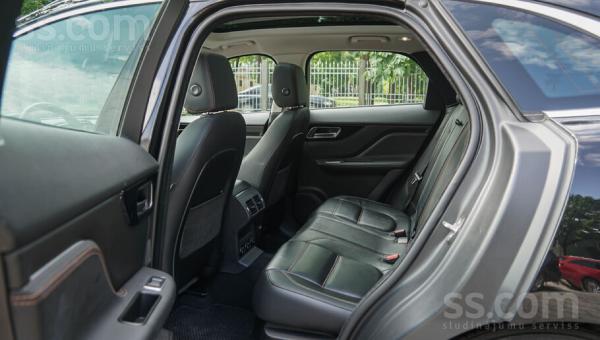 Melns Jaguar F-Pace 2018 Rīga, ar dzinēja tilpumu 2.00 L un nobraukumu 148 tūkst. km par 13950 €, foto 10 vietnē AUTOMOTO.COM.LV
