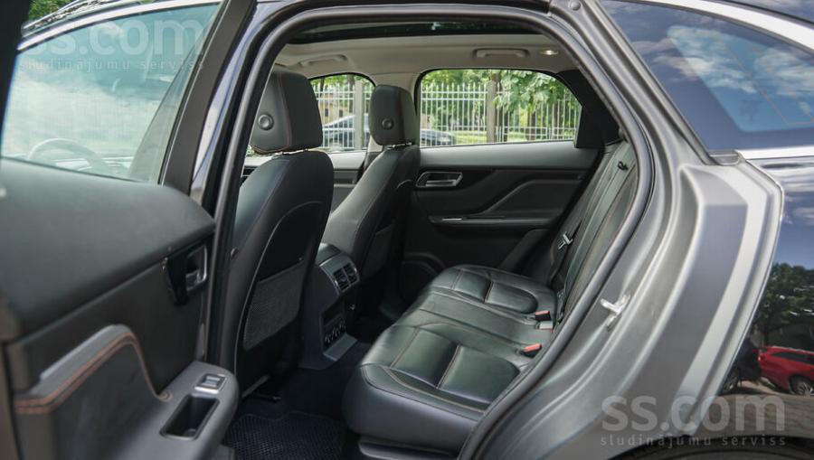 Melns Jaguar F-Pace 2018 Rīga, ar dzinēja tilpumu 2.00 L un nobraukumu 148 tūkst. km par 13950 €, foto 11 vietnē AUTOMOTO.COM.LV
