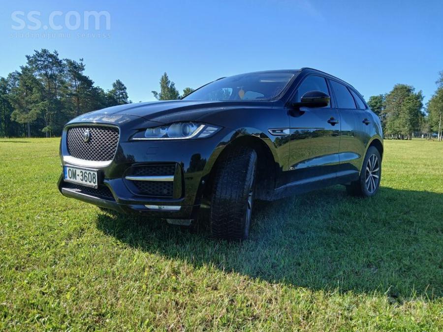 Black Jaguar F-Pace 2018 in Talsi, with an engine capacity of 3.00 L and mileage of 144 thousand km for 13333 €, photo 1 on AUTOMOTO.COM.LV