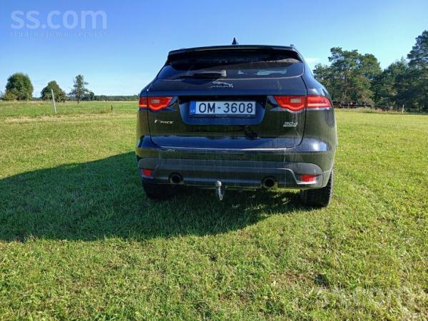 Black Jaguar F-Pace 2018 in Talsi, with an engine capacity of 3.00 L and mileage of 144 thousand km for 13333 €, photo 3 on AUTOMOTO.COM.LV