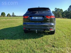 Black Jaguar F-Pace 2018 in Talsi, with an engine capacity of 3.00 L and mileage of 144 thousand km for 13333 €, photo 3 on AUTOMOTO.COM.LV