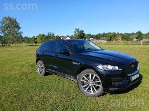 Black Jaguar F-Pace 2018 in Talsi, with an engine capacity of 3.00 L and mileage of 144 thousand km for 13333 €, photo 4 on AUTOMOTO.COM.LV