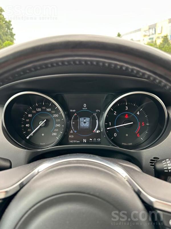 Black Jaguar F-Pace 2018 in Talsi, with an engine capacity of 3.00 L and mileage of 144 thousand km for 13333 €, photo 5 on AUTOMOTO.COM.LV