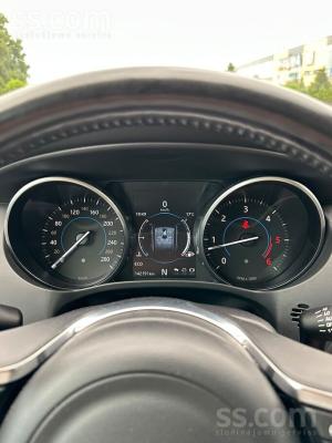 Black Jaguar F-Pace 2018 in Talsi, with an engine capacity of 3.00 L and mileage of 144 thousand km for 13333 €, photo 5 on AUTOMOTO.COM.LV