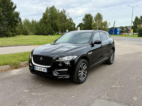 Black Jaguar F-Pace 2018 in Taurage, with an engine capacity of 2.00 L and mileage of 120 thousand km for 12700 €, photo 3 on AUTOMOTO.COM.LV