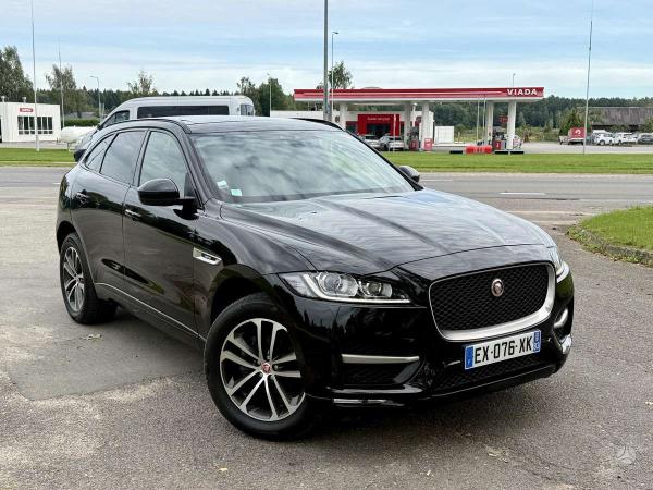 Black Jaguar F-Pace 2018 in Taurage, with an engine capacity of 2.00 L and mileage of 120 thousand km for 12700 €, photo 6 on AUTOMOTO.COM.LV