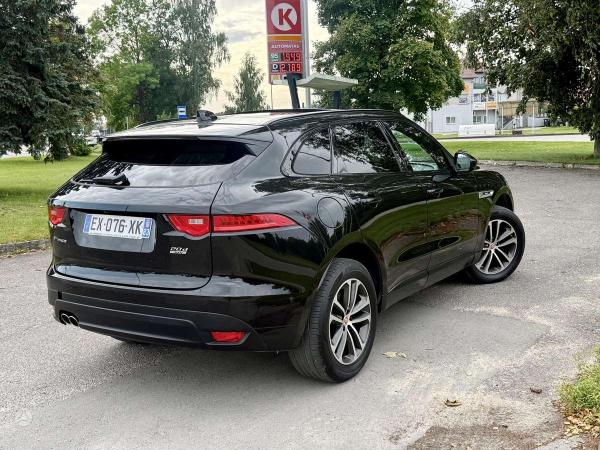 Black Jaguar F-Pace 2018 in Taurage, with an engine capacity of 2.00 L and mileage of 120 thousand km for 12700 €, photo 7 on AUTOMOTO.COM.LV