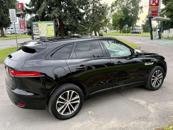 Black Jaguar F-Pace 2018 in Taurage, with an engine capacity of 2.00 L and mileage of 120 thousand km for 12700 €, photo 8 on AUTOMOTO.COM.LV