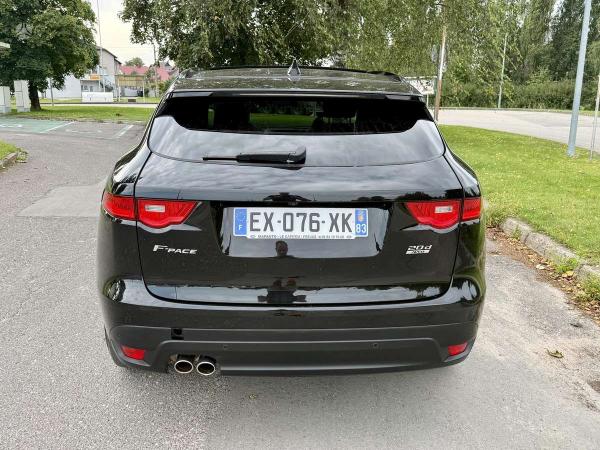 Black Jaguar F-Pace 2018 in Taurage, with an engine capacity of 2.00 L and mileage of 120 thousand km for 12700 €, photo 9 on AUTOMOTO.COM.LV