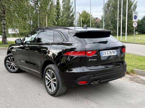 Black Jaguar F-Pace 2018 in Taurage, with an engine capacity of 2.00 L and mileage of 120 thousand km for 12700 €, photo 10 on AUTOMOTO.COM.LV