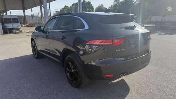 Black Jaguar F-Pace 2018 in Siauliai, with an engine capacity of 2.00 L and mileage of 207 thousand km for 11700 €, photo 10 on AUTOMOTO.COM.LV