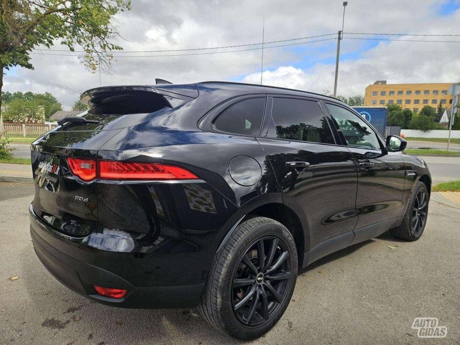 Black Jaguar F-Pace 2018 in Siauliai, with an engine capacity of 2.00 L and mileage of 224 thousand km for 13450 €, photo 6 on AUTOMOTO.COM.LV