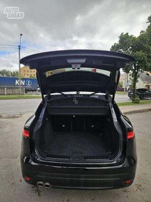 Black Jaguar F-Pace 2018 in Siauliai, with an engine capacity of 2.00 L and mileage of 224 thousand km for 13450 €, photo 12 on AUTOMOTO.COM.LV