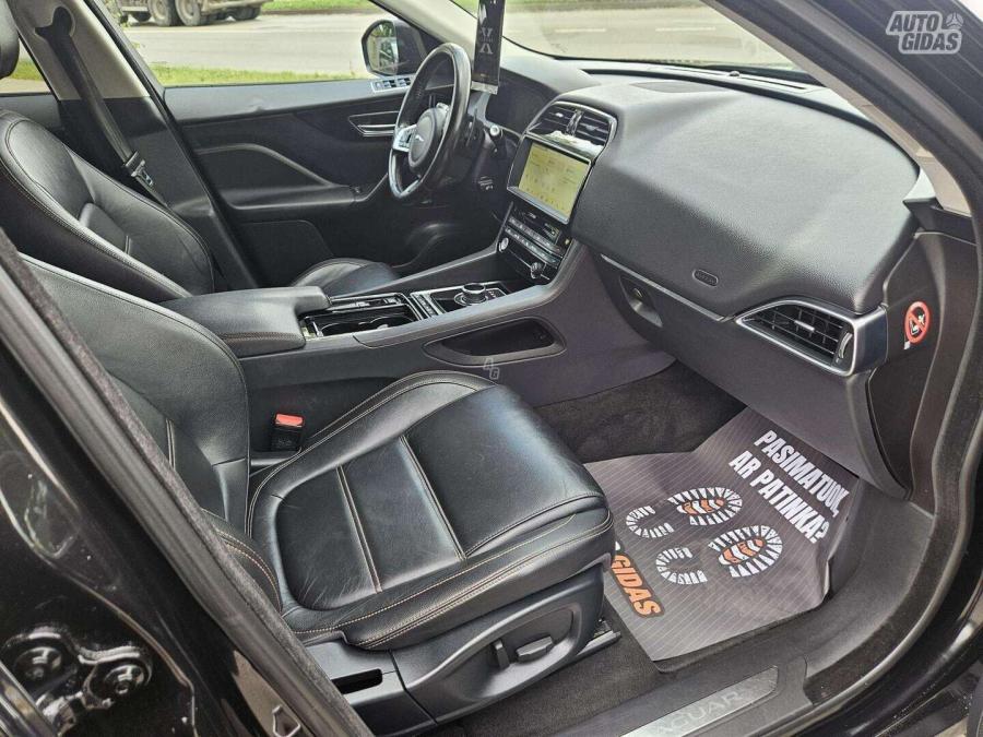 Black Jaguar F-Pace 2018 in Siauliai, with an engine capacity of 2.00 L and mileage of 224 thousand km for 13450 €, photo 19 on AUTOMOTO.COM.LV