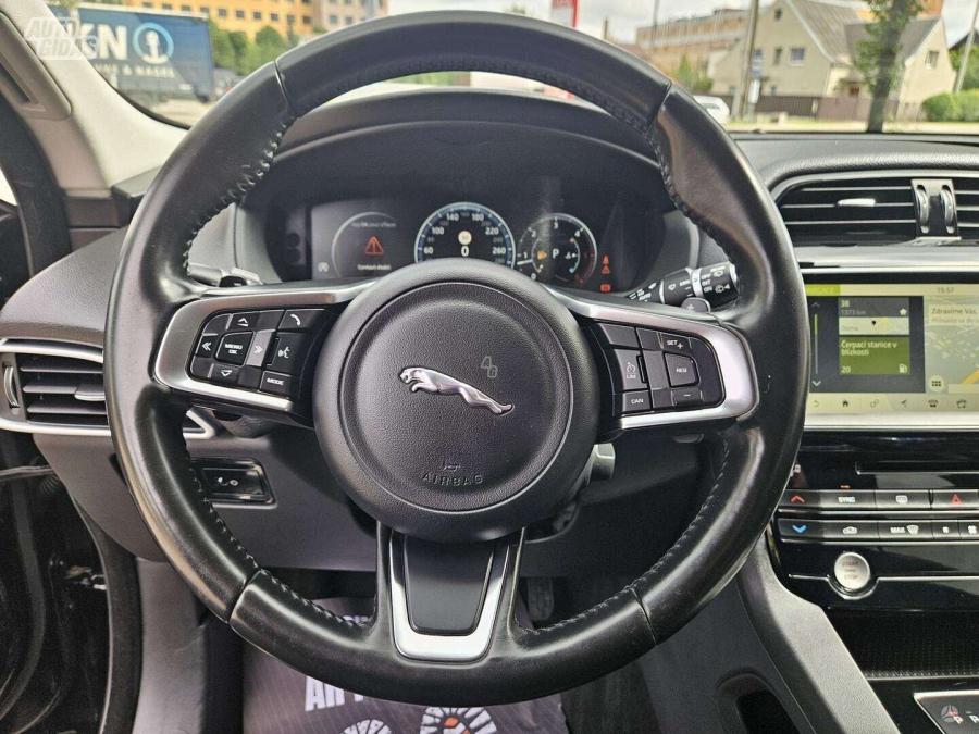 Black Jaguar F-Pace 2018 in Siauliai, with an engine capacity of 2.00 L and mileage of 224 thousand km for 13450 €, photo 22 on AUTOMOTO.COM.LV