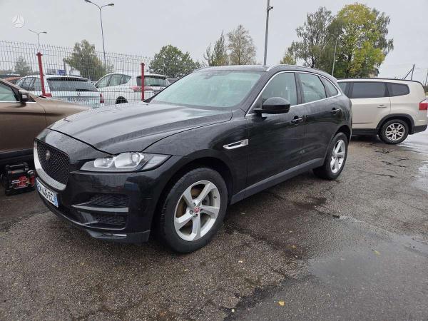 Melns Jaguar F-Pace 2018 Tauragė, ar dzinēja tilpumu 2.00 L un nobraukumu 180 tūkst. km par 5300 €, foto  vietnē AUTOMOTO.COM.LV