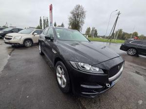 Black Jaguar F-Pace 2018 in Taurage, with an engine capacity of 2.00 L and mileage of 180 thousand km for 5300 €, photo 5 on AUTOMOTO.COM.LV