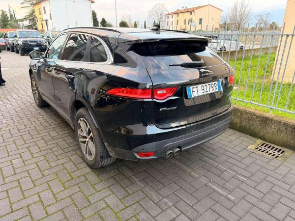 Black Jaguar F-Pace 2019 in Gargzdai, with an engine capacity of 2.00 L and mileage of 146 thousand km for 9300 €, photo 2 on AUTOMOTO.COM.LV
