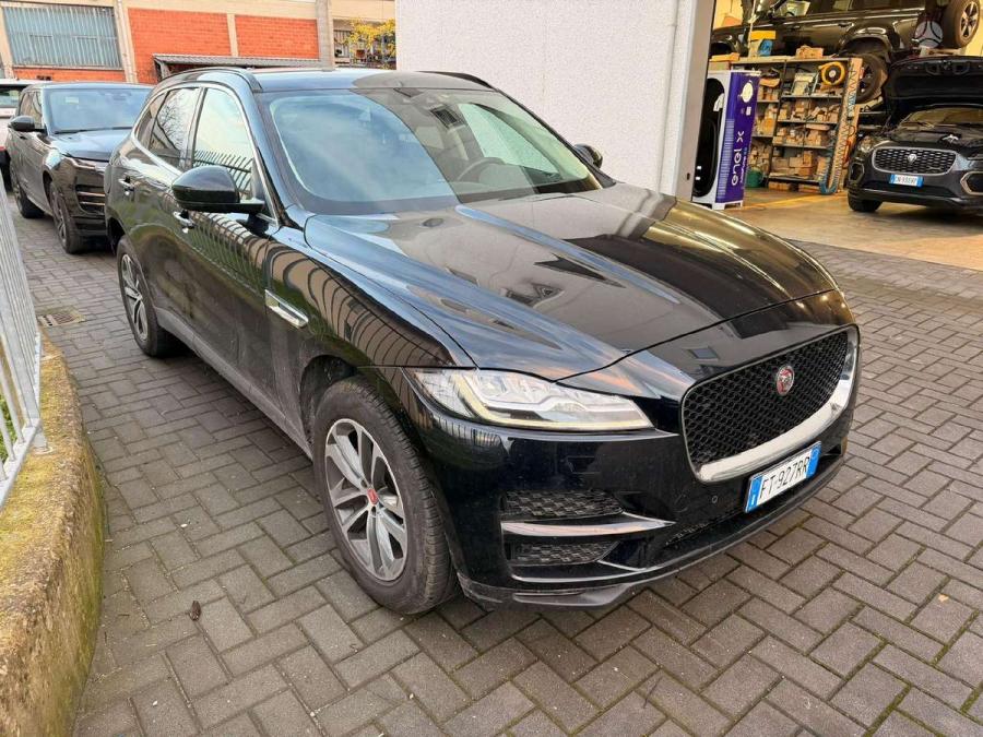 Melns Jaguar F-Pace 2019 Gargždai, ar dzinēja tilpumu 2.00 L un nobraukumu 146 tūkst. km par 9300 €, foto 3 vietnē AUTOMOTO.COM.LV