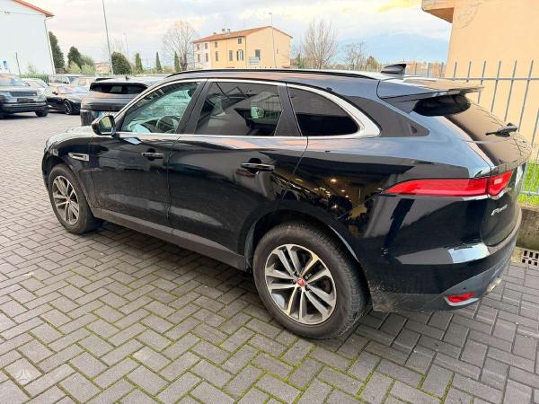 Black Jaguar F-Pace 2019 in Gargzdai, with an engine capacity of 2.00 L and mileage of 146 thousand km for 9300 €, photo 5 on AUTOMOTO.COM.LV
