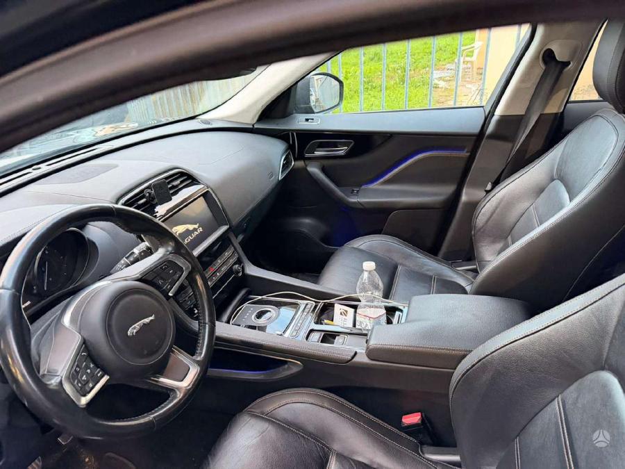 Melns Jaguar F-Pace 2019 Gargždai, ar dzinēja tilpumu 2.00 L un nobraukumu 146 tūkst. km par 9300 €, foto 6 vietnē AUTOMOTO.COM.LV