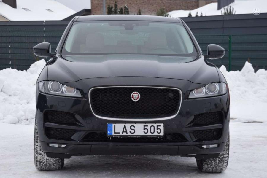 Black Jaguar F-Pace 2019 in Vilnius, with an engine capacity of 2.00 L and mileage of 114 thousand km for 16200 €, photo 2 on AUTOMOTO.COM.LV