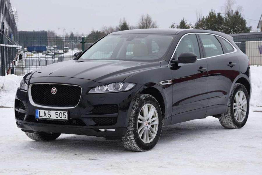 Black Jaguar F-Pace 2019 in Vilnius, with an engine capacity of 2.00 L and mileage of 114 thousand km for 16200 €, photo 4 on AUTOMOTO.COM.LV