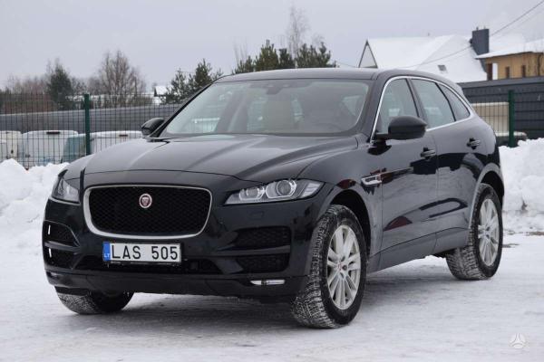 Black Jaguar F-Pace 2019 in Vilnius, with an engine capacity of 2.00 L and mileage of 114 thousand km for 16200 €, photo 5 on AUTOMOTO.COM.LV
