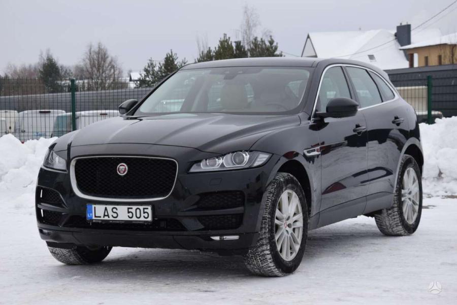 Black Jaguar F-Pace 2019 in Vilnius, with an engine capacity of 2.00 L and mileage of 114 thousand km for 16200 €, photo 5 on AUTOMOTO.COM.LV