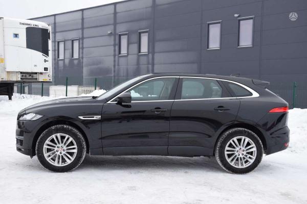Black Jaguar F-Pace 2019 in Vilnius, with an engine capacity of 2.00 L and mileage of 114 thousand km for 16200 €, photo 6 on AUTOMOTO.COM.LV
