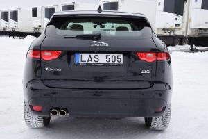 Black Jaguar F-Pace 2019 in Vilnius, with an engine capacity of 2.00 L and mileage of 114 thousand km for 16200 €, photo 9 on AUTOMOTO.COM.LV