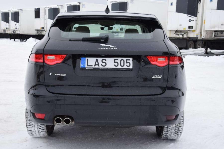 Black Jaguar F-Pace 2019 in Vilnius, with an engine capacity of 2.00 L and mileage of 114 thousand km for 16200 €, photo 9 on AUTOMOTO.COM.LV