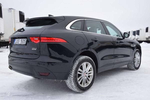 Black Jaguar F-Pace 2019 in Vilnius, with an engine capacity of 2.00 L and mileage of 114 thousand km for 16200 €, photo 10 on AUTOMOTO.COM.LV