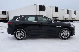 Black Jaguar F-Pace 2019 in Vilnius, with an engine capacity of 2.00 L and mileage of 114 thousand km for 16200 €, photo 11 on AUTOMOTO.COM.LV