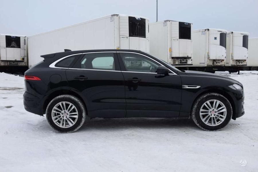Black Jaguar F-Pace 2019 in Vilnius, with an engine capacity of 2.00 L and mileage of 114 thousand km for 16200 €, photo 11 on AUTOMOTO.COM.LV