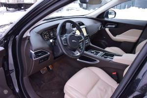 Black Jaguar F-Pace 2019 in Vilnius, with an engine capacity of 2.00 L and mileage of 114 thousand km for 16200 €, photo 14 on AUTOMOTO.COM.LV