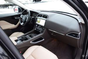Black Jaguar F-Pace 2019 in Vilnius, with an engine capacity of 2.00 L and mileage of 114 thousand km for 16200 €, photo 16 on AUTOMOTO.COM.LV