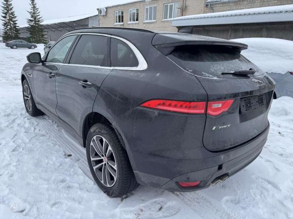 Melns Jaguar F-Pace 2019 Gargždai, ar dzinēja tilpumu 2.00 L un nobraukumu 144 tūkst. km par 8999 €, foto 3 vietnē AUTOMOTO.COM.LV