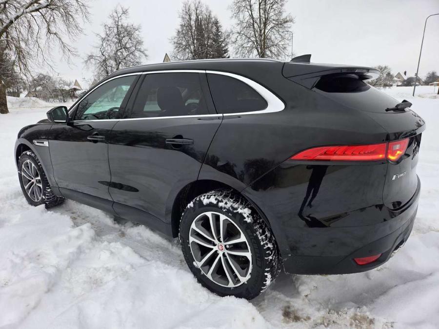 Melns Jaguar F-Pace 2019 Utena, ar dzinēja tilpumu 2.00 L un nobraukumu 97 tūkst. km par 15700 €, foto 7 vietnē AUTOMOTO.COM.LV