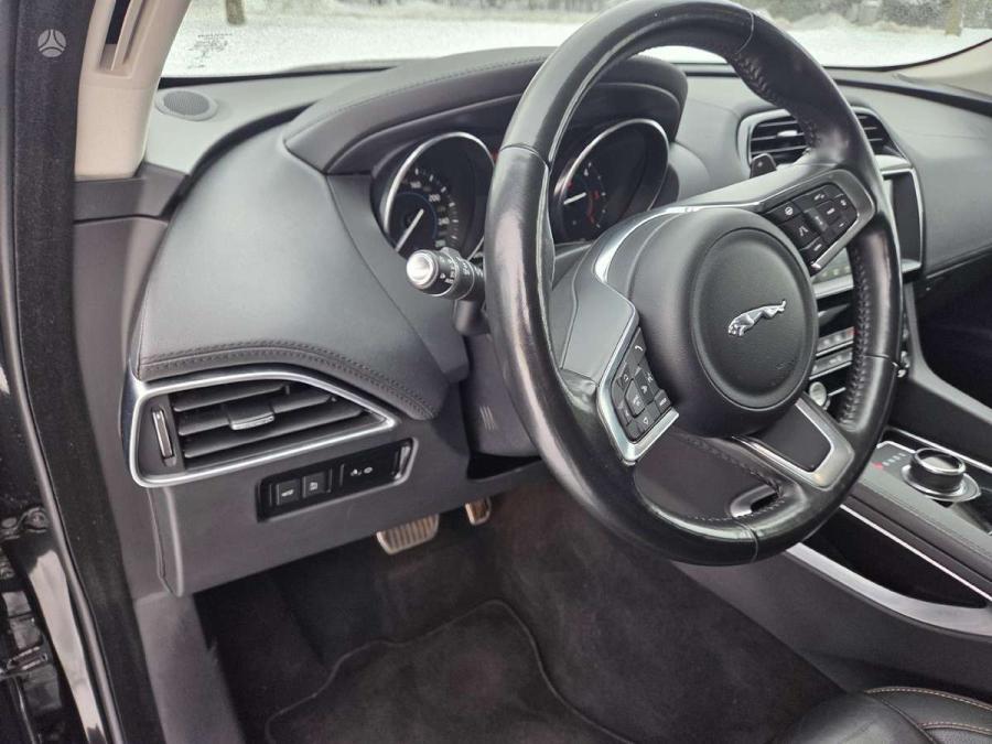 Melns Jaguar F-Pace 2019 Utena, ar dzinēja tilpumu 2.00 L un nobraukumu 97 tūkst. km par 15700 €, foto 10 vietnē AUTOMOTO.COM.LV