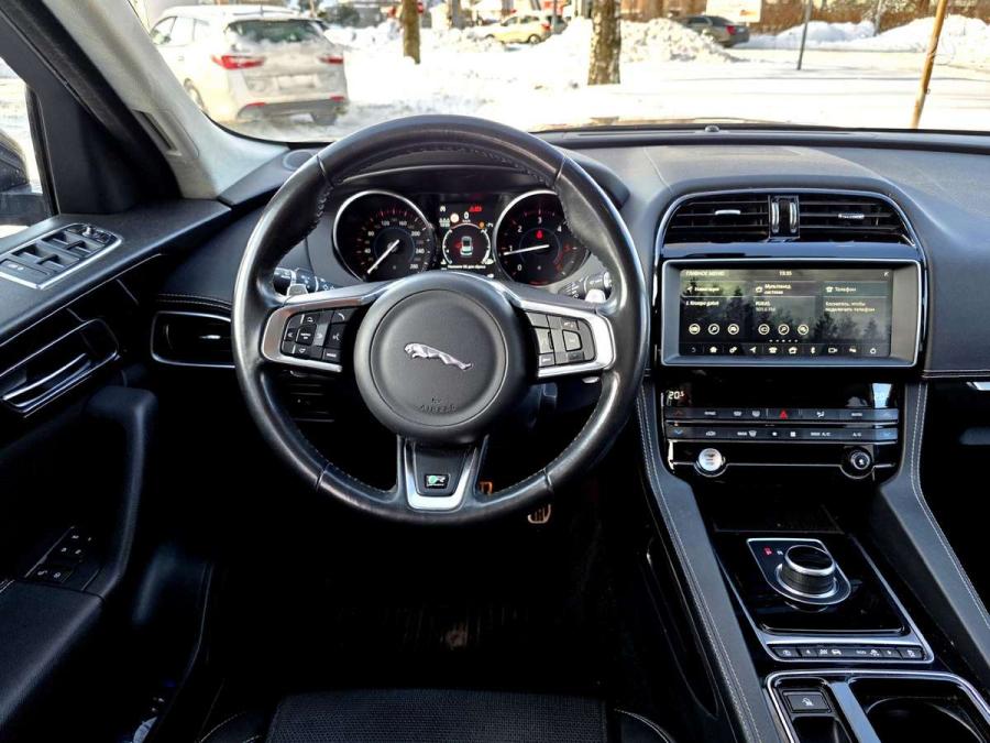 Melns Jaguar F-Pace 2019 Tauragė, ar dzinēja tilpumu 2.00 L un nobraukumu 194 tūkst. km par 13500 €, foto 11 vietnē AUTOMOTO.COM.LV