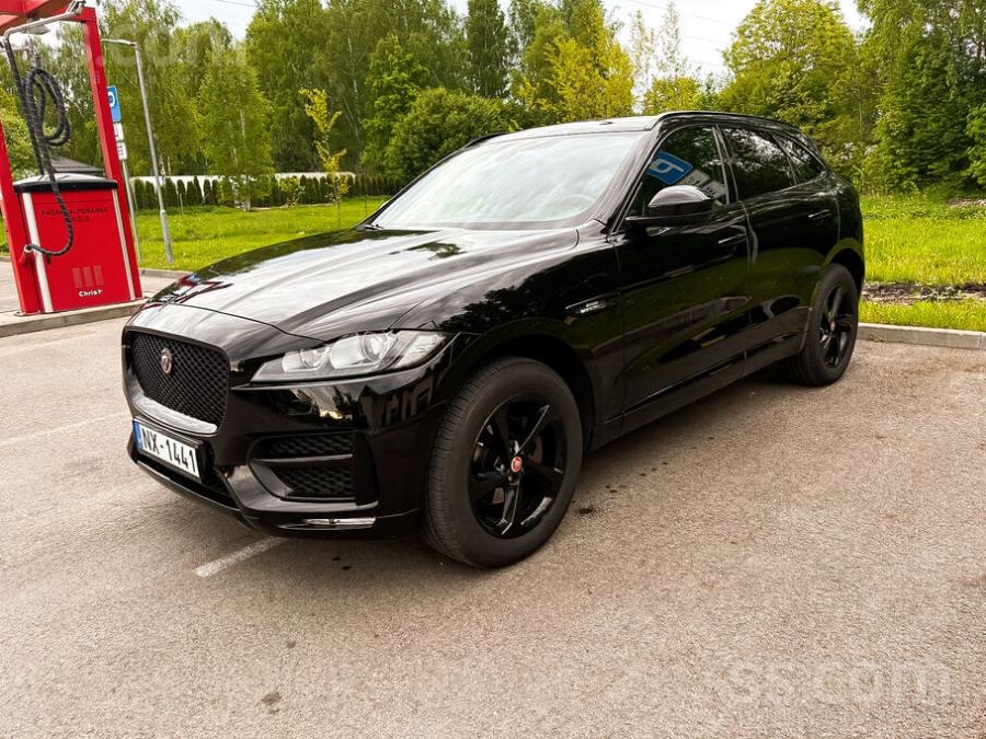 Black Jaguar F-Pace 2019 in Riga, with an engine capacity of 2.00 L and mileage of 130 thousand km for 20900 €, photo 3 on AUTOMOTO.COM.LV