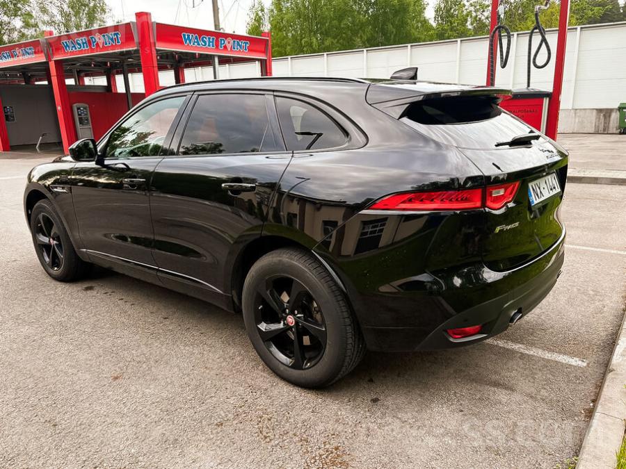 Black Jaguar F-Pace 2019 in Riga, with an engine capacity of 2.00 L and mileage of 130 thousand km for 20900 €, photo 4 on AUTOMOTO.COM.LV