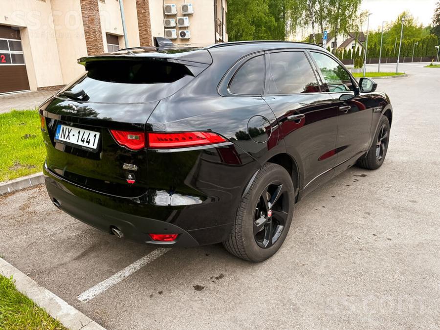 Black Jaguar F-Pace 2019 in Riga, with an engine capacity of 2.00 L and mileage of 130 thousand km for 20900 €, photo 5 on AUTOMOTO.COM.LV