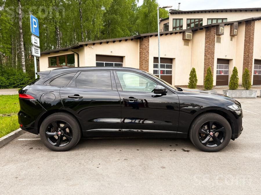 Black Jaguar F-Pace 2019 in Riga, with an engine capacity of 2.00 L and mileage of 130 thousand km for 20900 €, photo 6 on AUTOMOTO.COM.LV