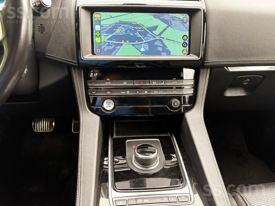 Black Jaguar F-Pace 2019 in Riga, with an engine capacity of 2.00 L and mileage of 130 thousand km for 20900 €, photo 10 on AUTOMOTO.COM.LV