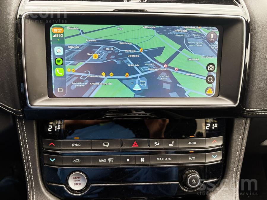 Black Jaguar F-Pace 2019 in Riga, with an engine capacity of 2.00 L and mileage of 130 thousand km for 20900 €, photo 11 on AUTOMOTO.COM.LV