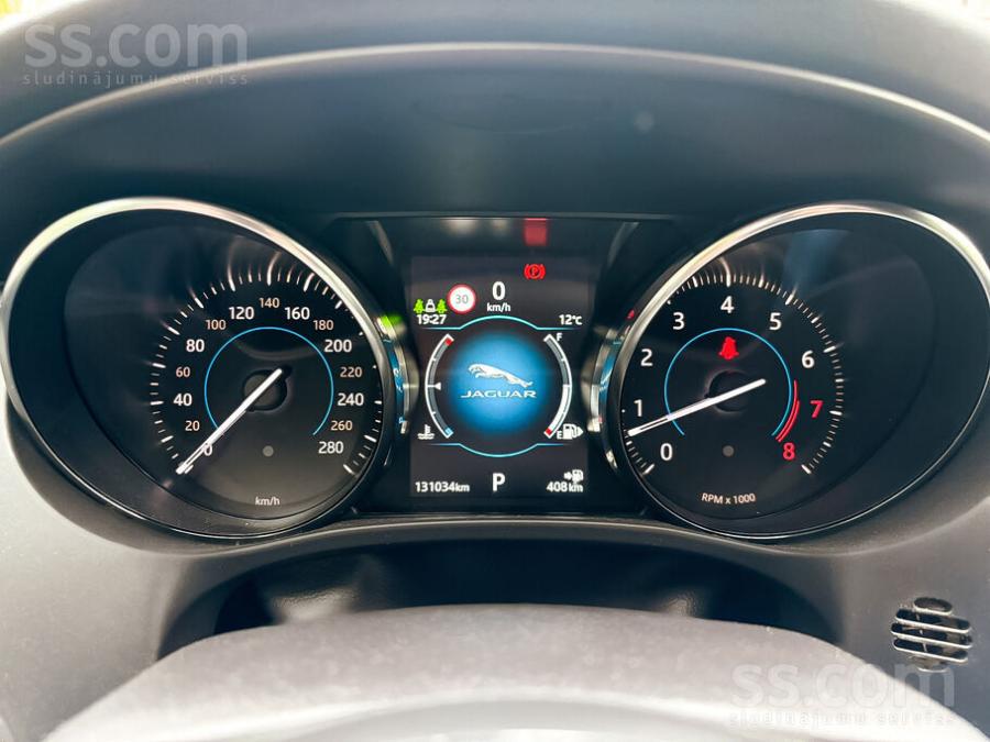 Black Jaguar F-Pace 2019 in Riga, with an engine capacity of 2.00 L and mileage of 130 thousand km for 20900 €, photo 12 on AUTOMOTO.COM.LV