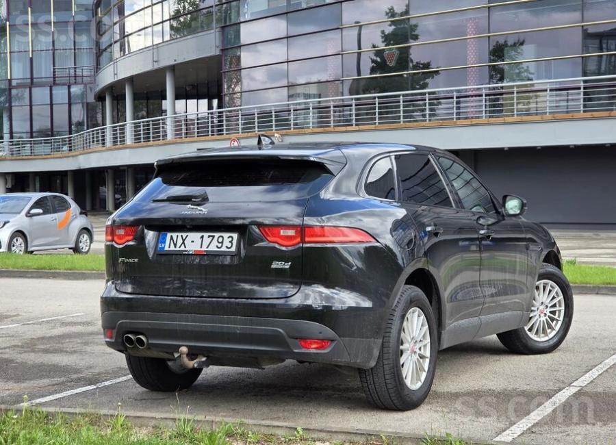 Melns Jaguar F-Pace 2019 Rīga, ar dzinēja tilpumu 2.00 L un nobraukumu 207 tūkst. km par 20500 €, foto 5 vietnē AUTOMOTO.COM.LV