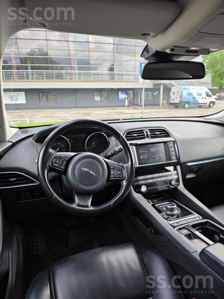 Melns Jaguar F-Pace 2019 Rīga, ar dzinēja tilpumu 2.00 L un nobraukumu 207 tūkst. km par 20500 €, foto 6 vietnē AUTOMOTO.COM.LV